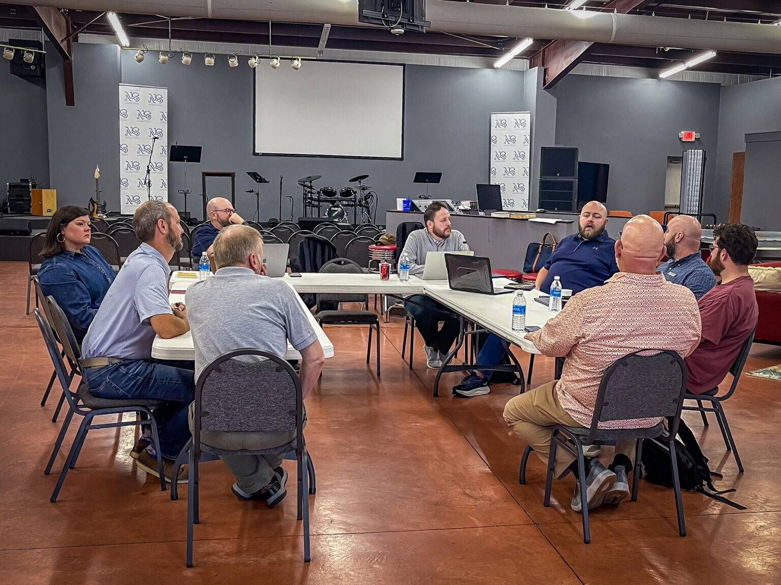 Worship Leader Roundtables lead to open discussion, encouragement